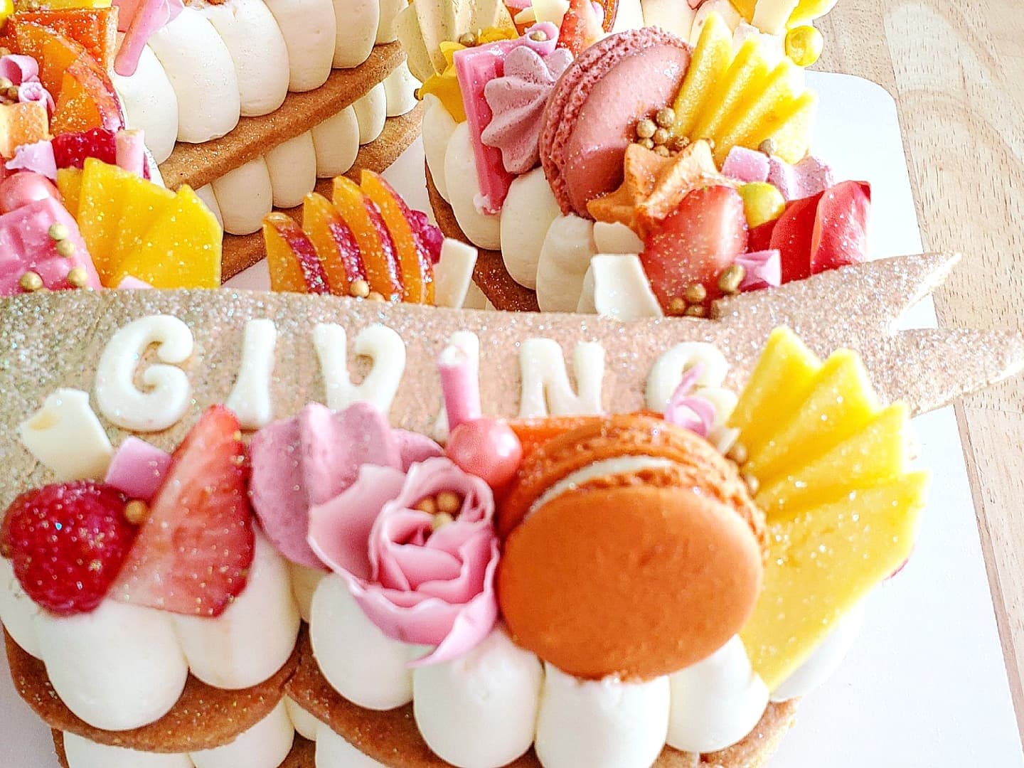 CURSIVE "TKS" GIVING (UP TO 20 SERVINGS) - Frudeco Miami