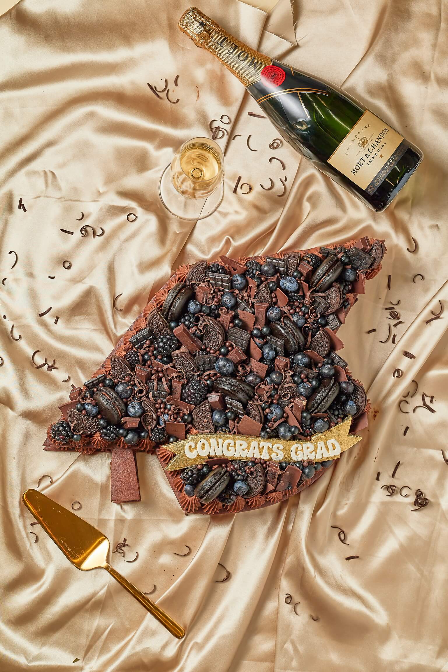 LARGE GRADUATION CAP - CAKE up to 20 servings (18.5"x12.5") - Frudeco Miami