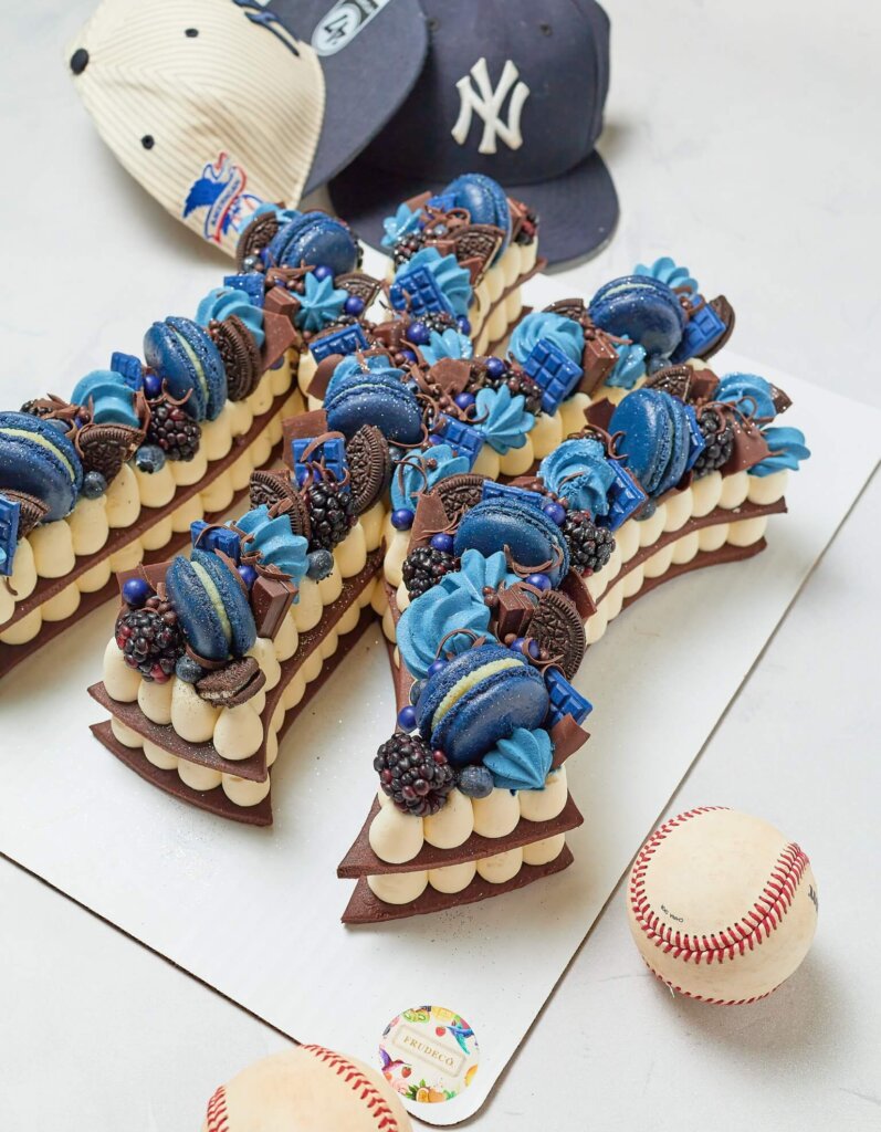 LARGE NY YANKEES LOGO - Baseball Cake up to 20 servings (18.5"x12.5 ...