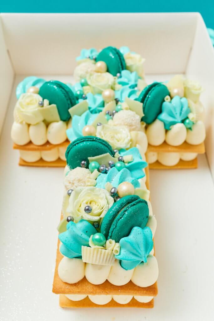 MEDIUM CROSS - CAKE up to 10 servings (15"X10") - Frudeco Miami